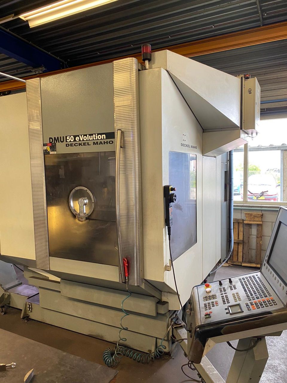 CNC вертикална машинни център DECKEL MAHO DMU 50 eVolution